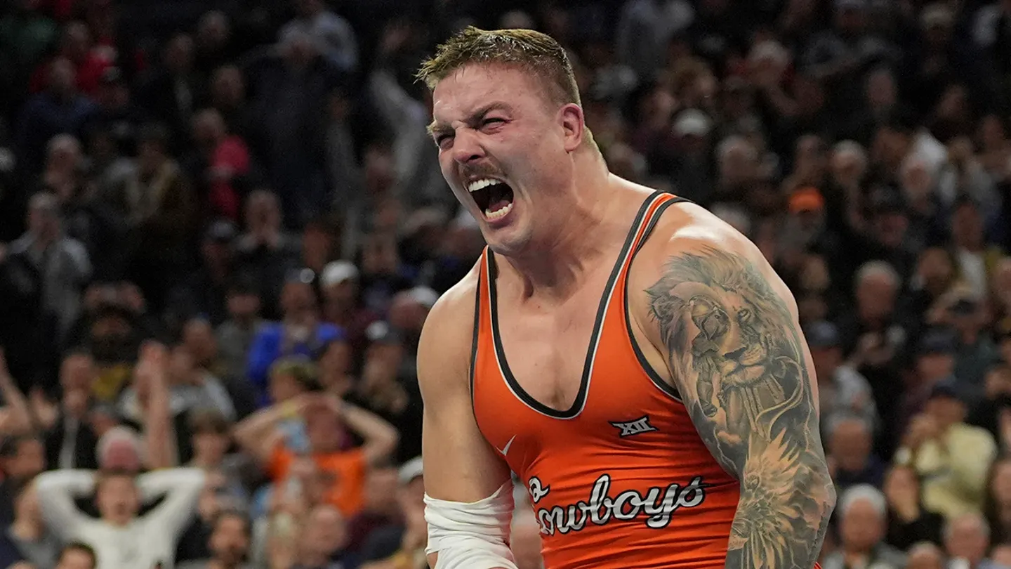 NCAA Wrestler's Post-Win Salute to President Trump Goes Viral - Daily ...